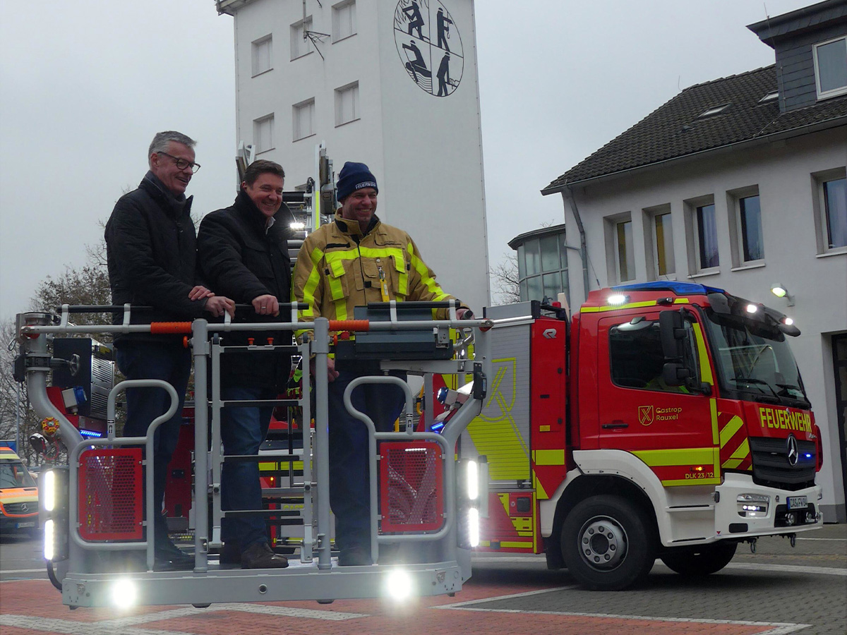 Neue Drehleiter offiziell bei der Feuerwehr in Dienst gestellt ...