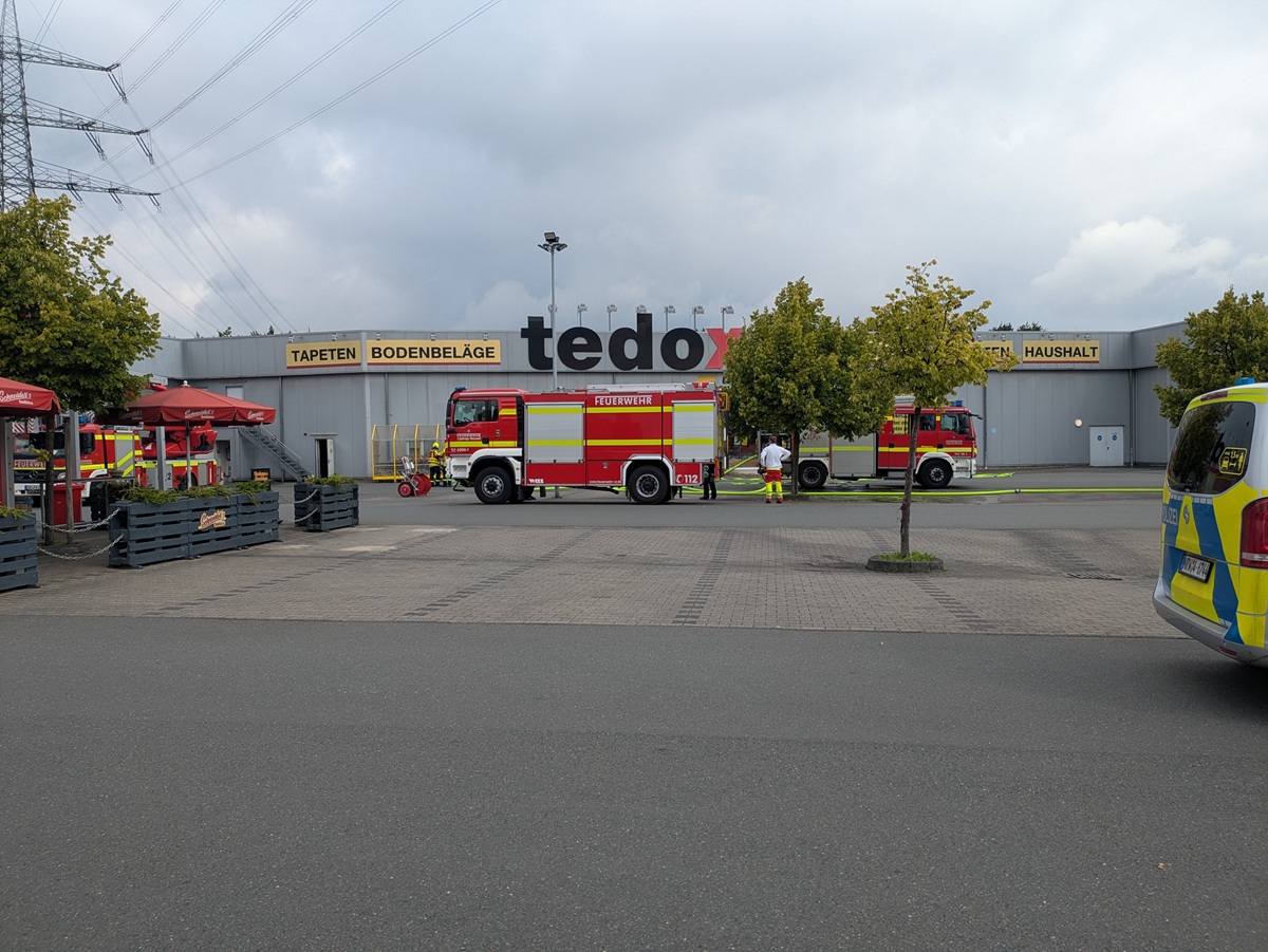 Brand im Tedox-Markt: Feuerwehr Castrop-Rauxel im Großeinsatz | Castrop-Rauxel