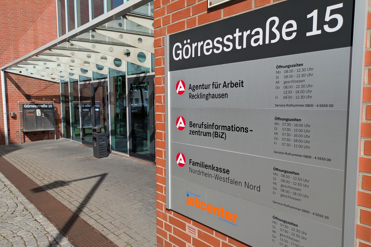 Inklusive Kommunikationstafeln erweitern Ausstattung von Spielplätzen ...